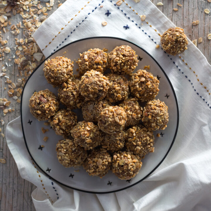 Muesli Almond Energy Balls